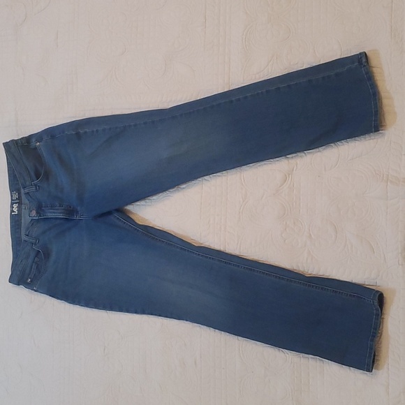 Lee | Jeans | Lee Regular Fit Straight Leg Mid Rise Womens Jean | Poshmark